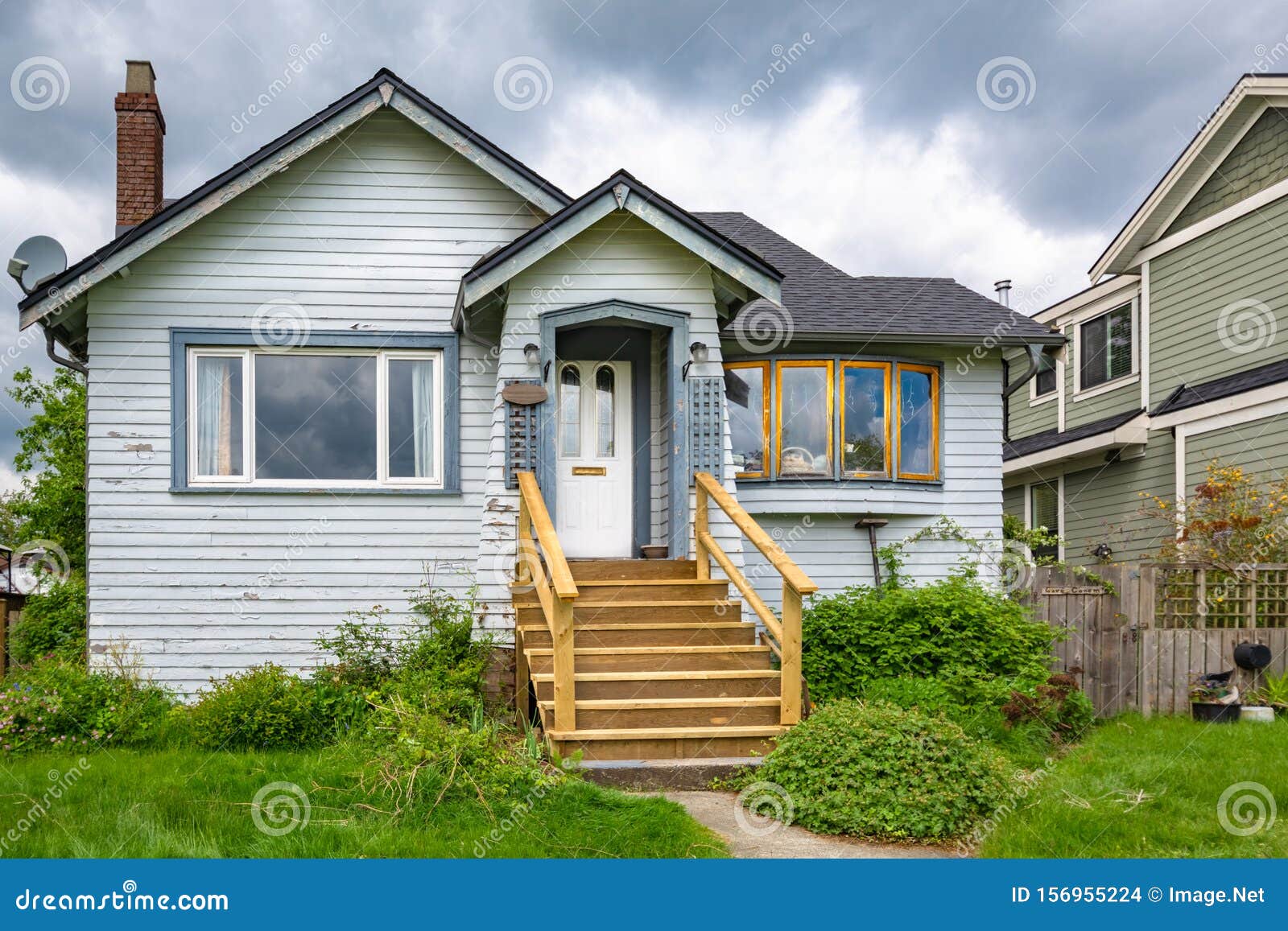 Old Residential House with Neglected Lawn on the Front Yard. Stock ...