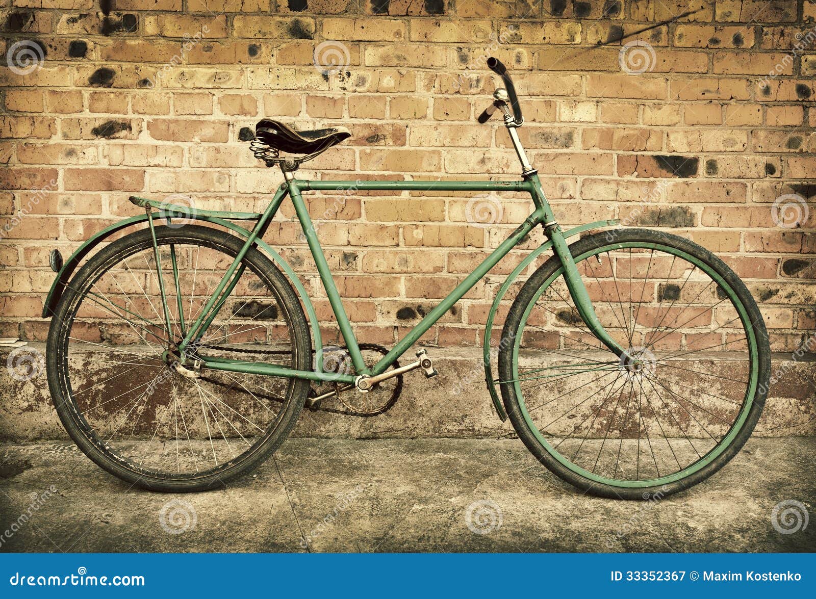 Old retro bicycle stock image. Image of style, commuting - 33352367