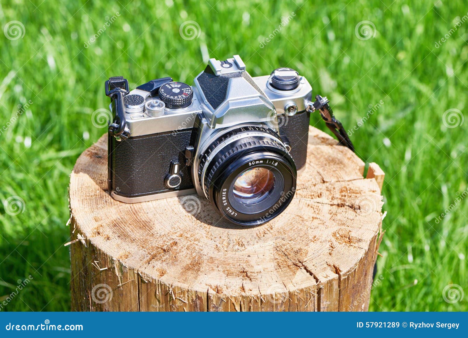 Old Retro SLR Camera on Wooden Brick Stock Image - Image of body ...