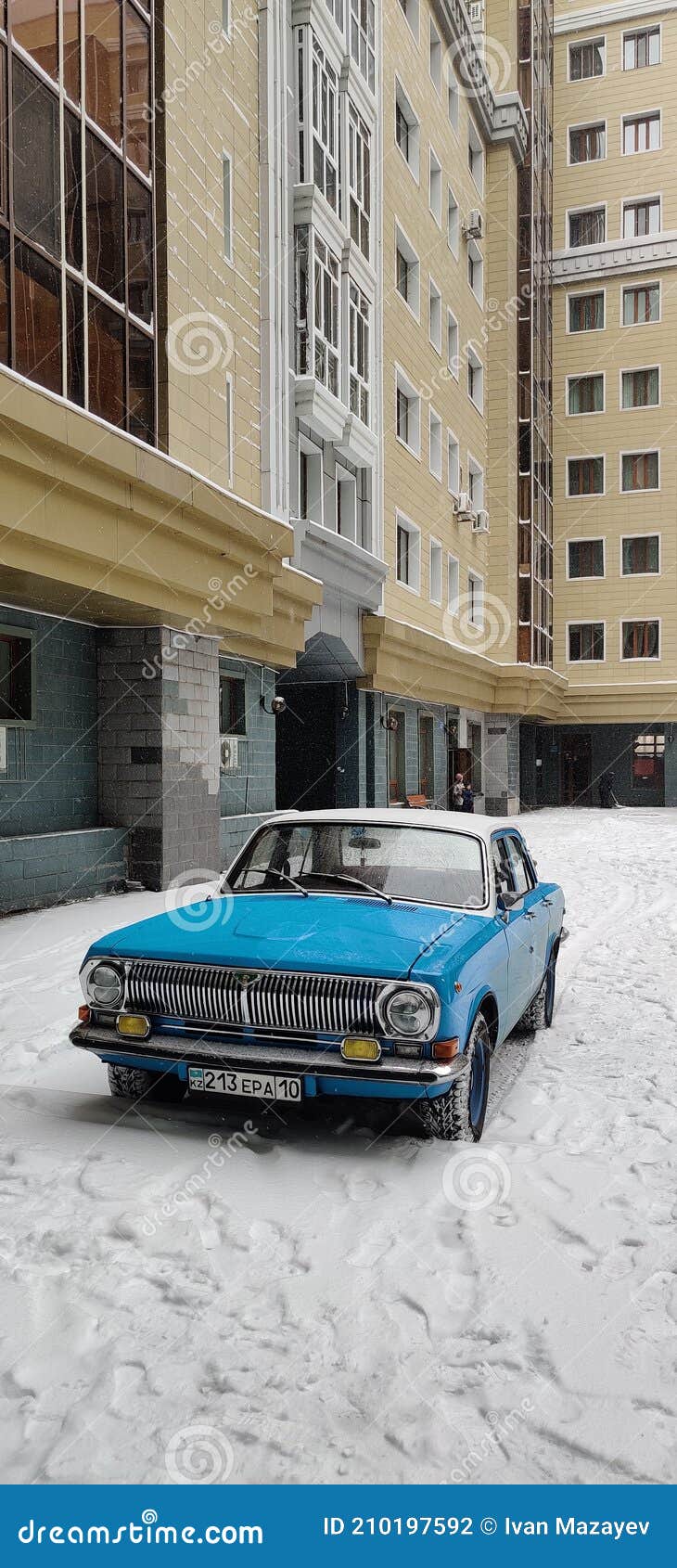 Old Retro Soviet Car Winter Snow Editorial Photography - Image of snow ...