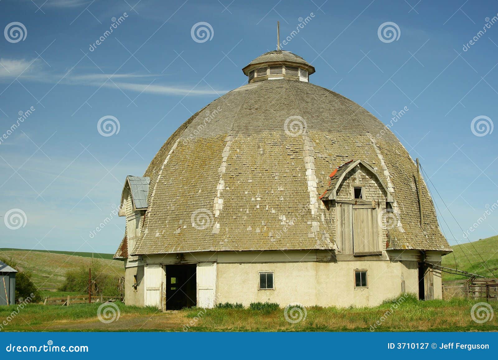 Old Round Barn stock image. Image of cattle, architecturally - 3710127