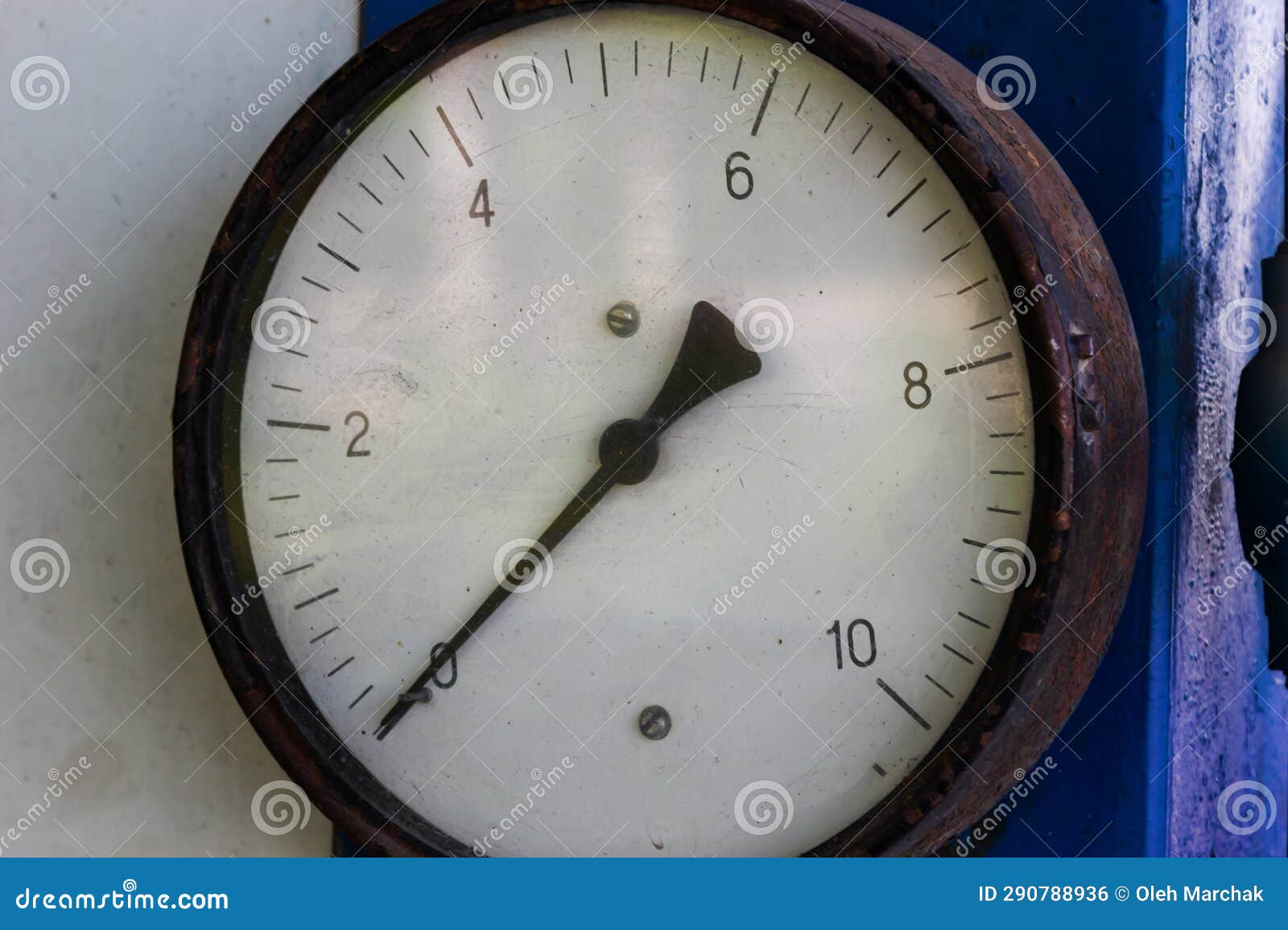 Old Round Manometer with Scale and Arrows Close-up Stock Photo - Image ...
