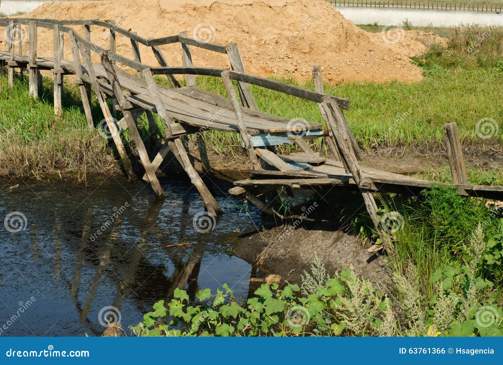 Ruined Bridge Royalty-Free Stock Photo | CartoonDealer.com #20302581