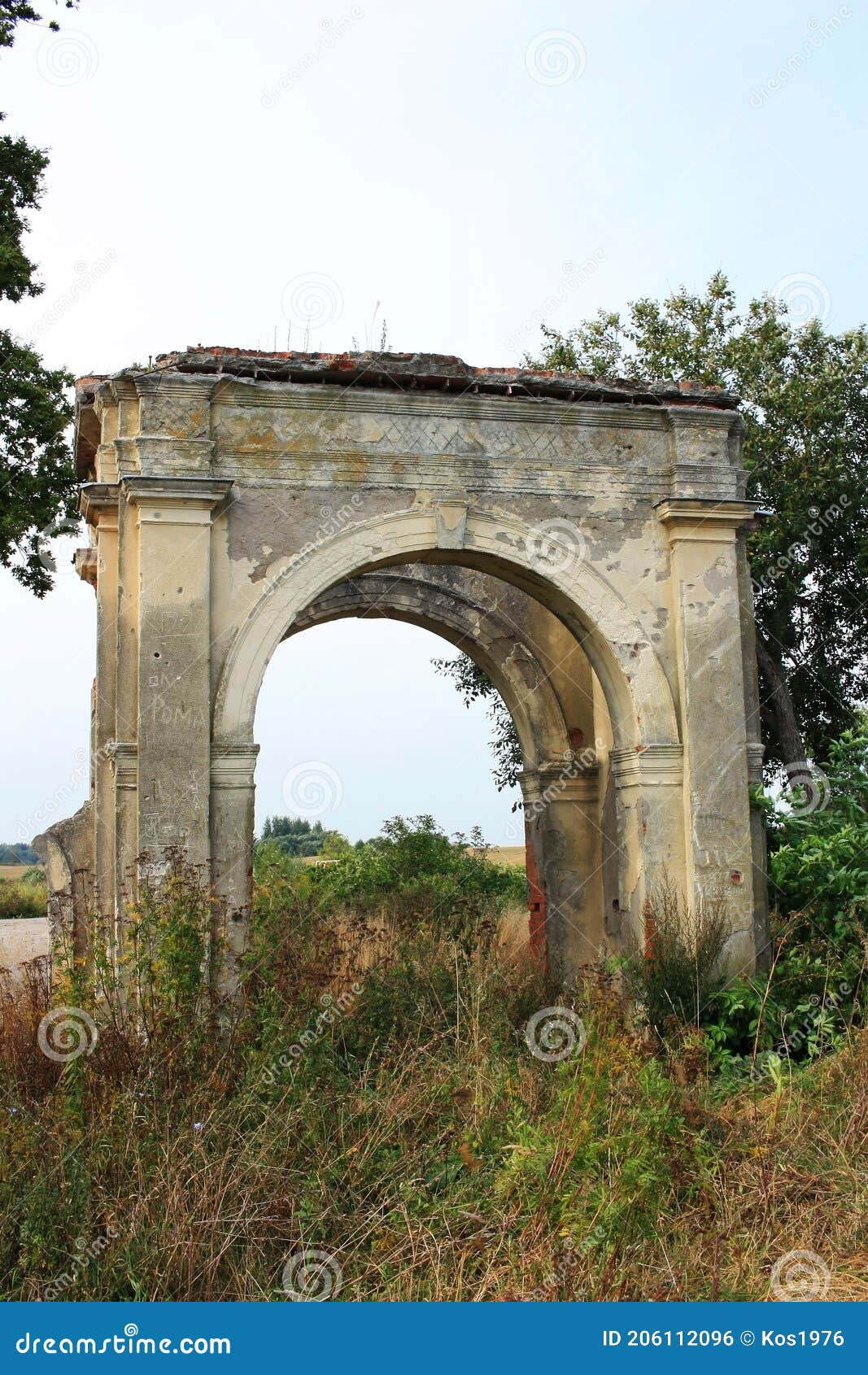 Old Ruined Gate in an Ancient Manor Stock Photo - Image of door ...