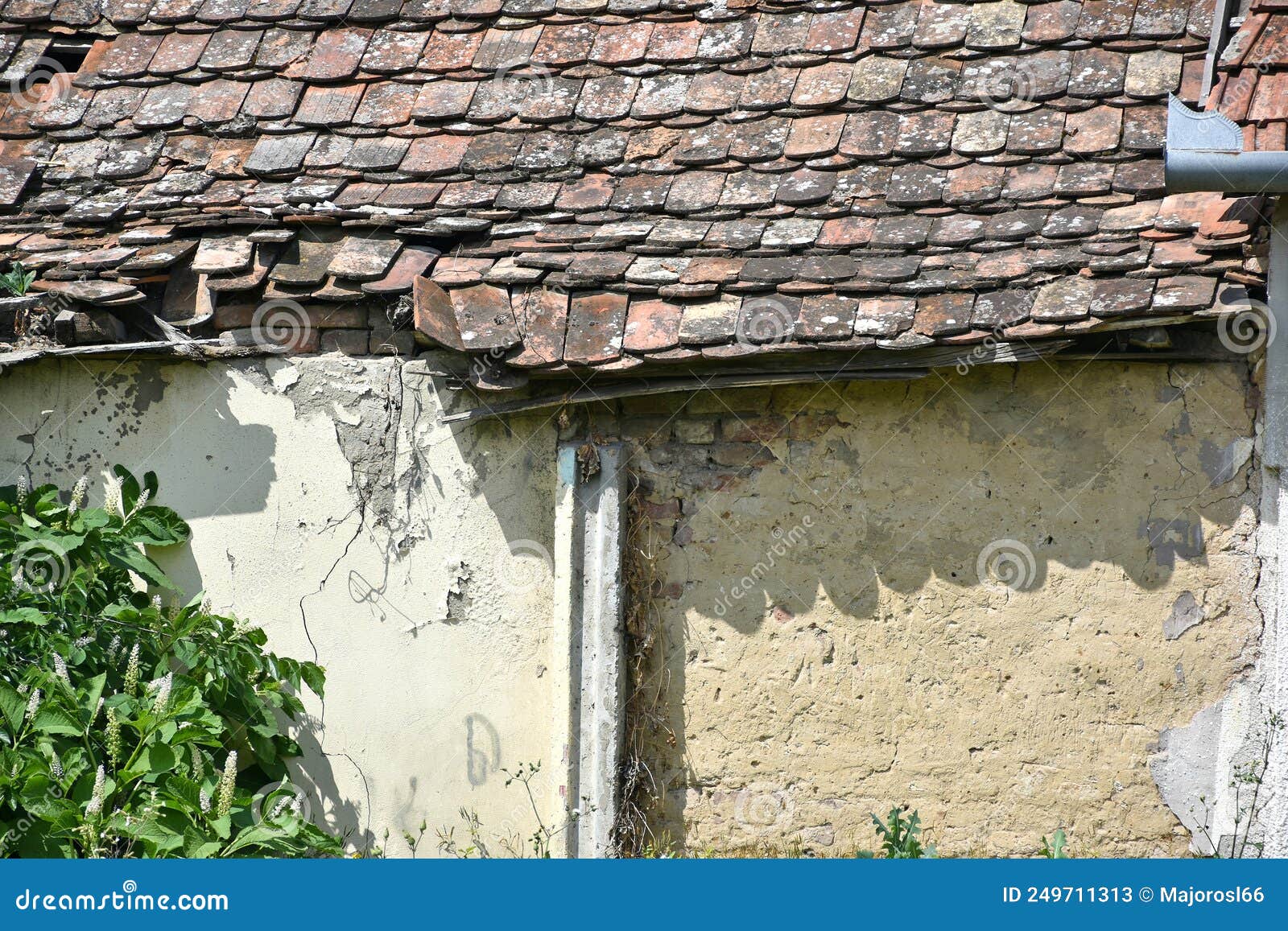 Old ruined roof of a house stock image. Image of damage - 249711313