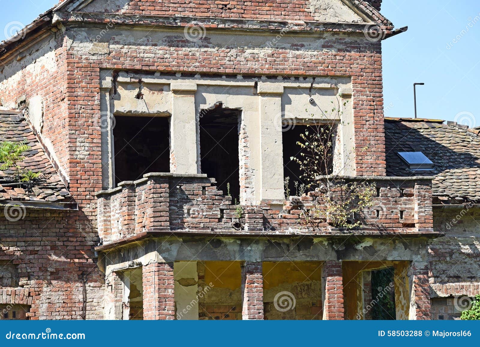 Old run down building stock photo. Image of brick, demolition - 58503288