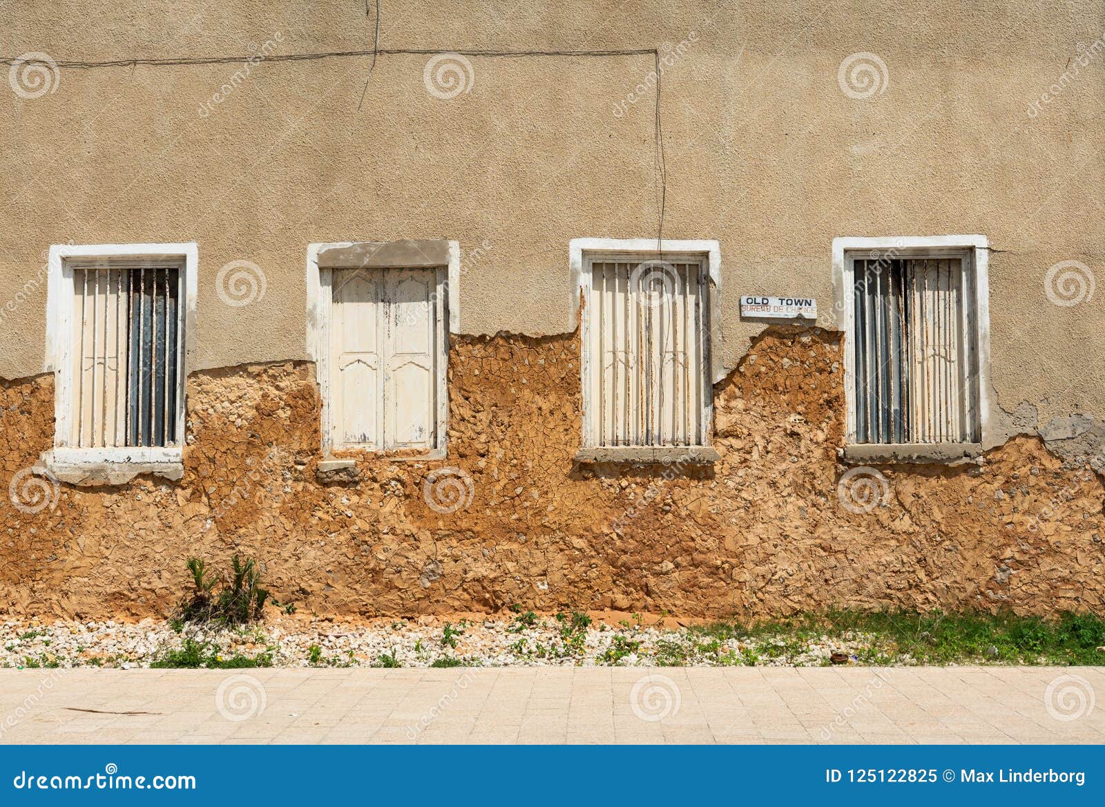 Run down wall with a crack stock image. Image of rusty - 125122825