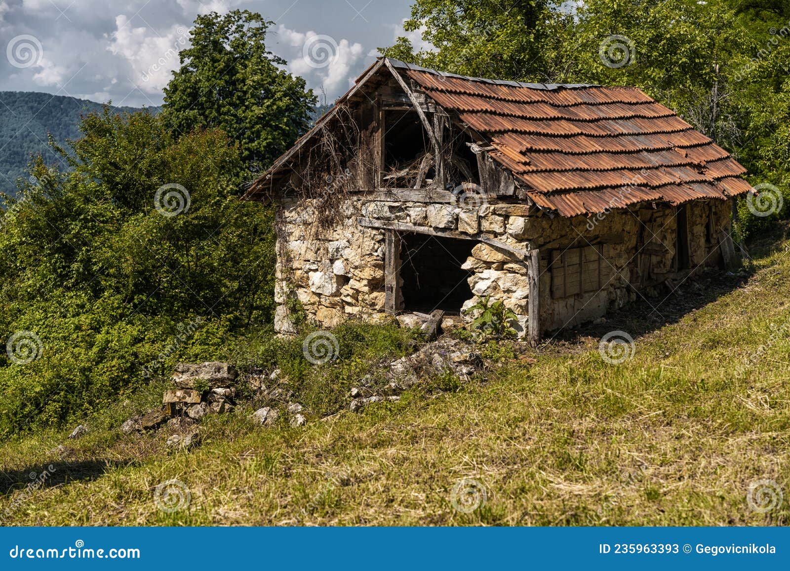 Old Rundown Farm House in the Countryside Stock Image - Image of stone ...