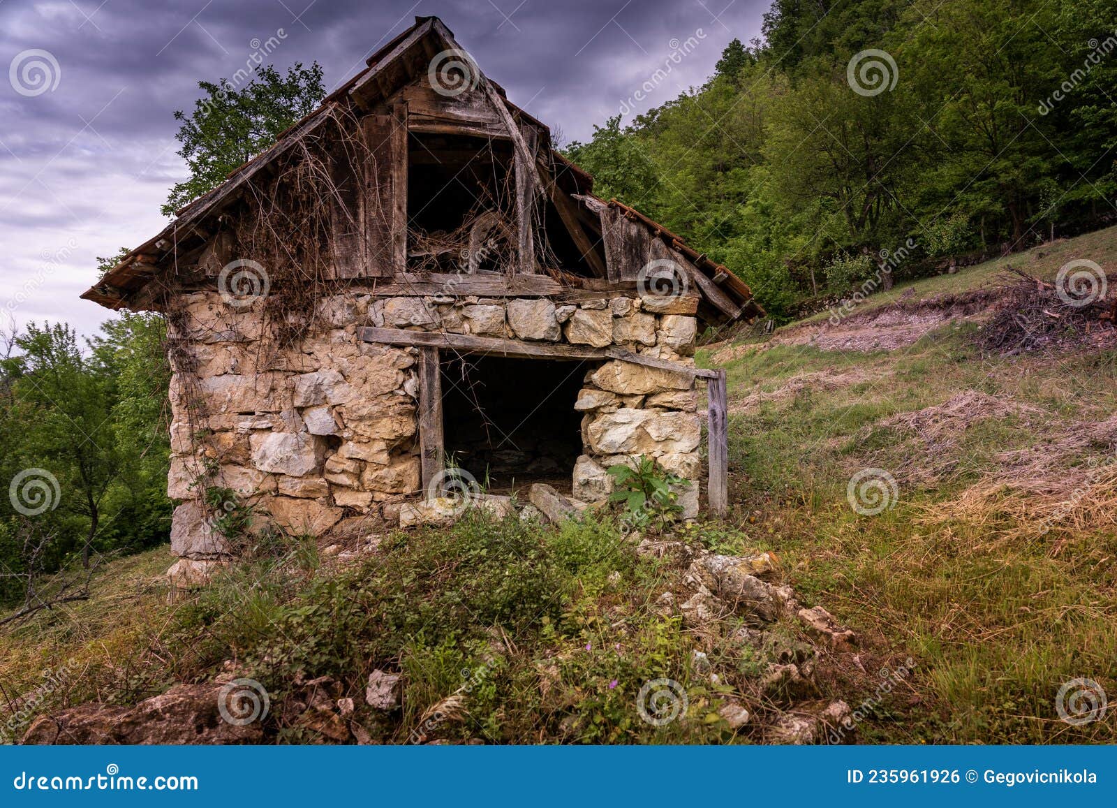 Old Rundown House in the Countryside Stock Photo - Image of rundown ...