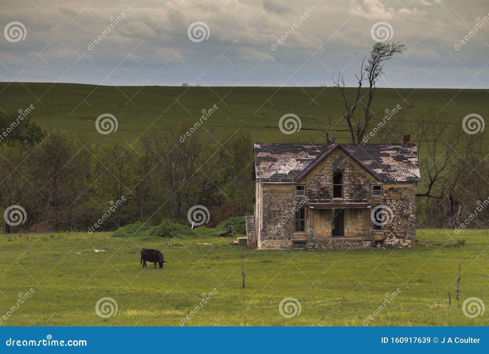 Old Rustic Farmhouse in the Flinthills of Kansas Stock Image - Image of ...