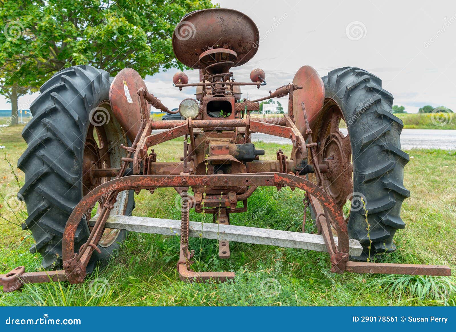 Old Rustic Red Tractor on a Farm Stock Image - Image of rustic, tree ...