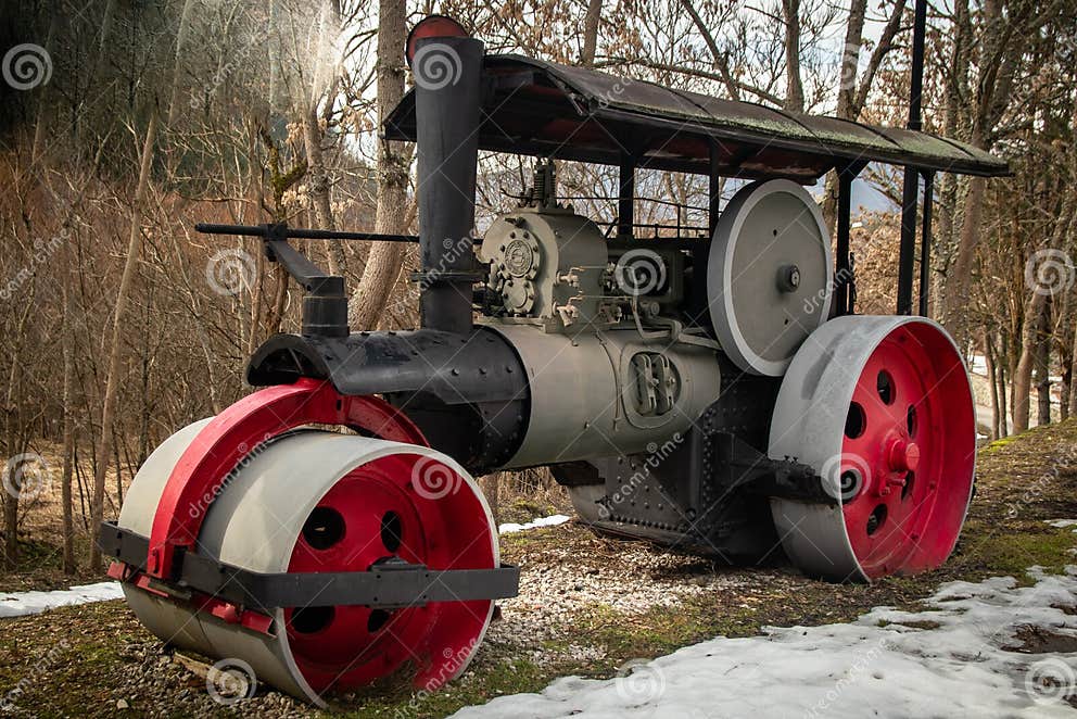 Old rustic steamroller stock image. Image of machinery - 139641843