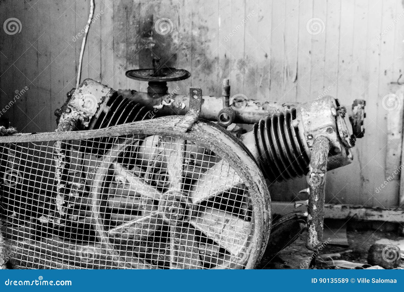 Old Rusty Belt Drive Compressor Vintage Image. Stock Image - Image of ...