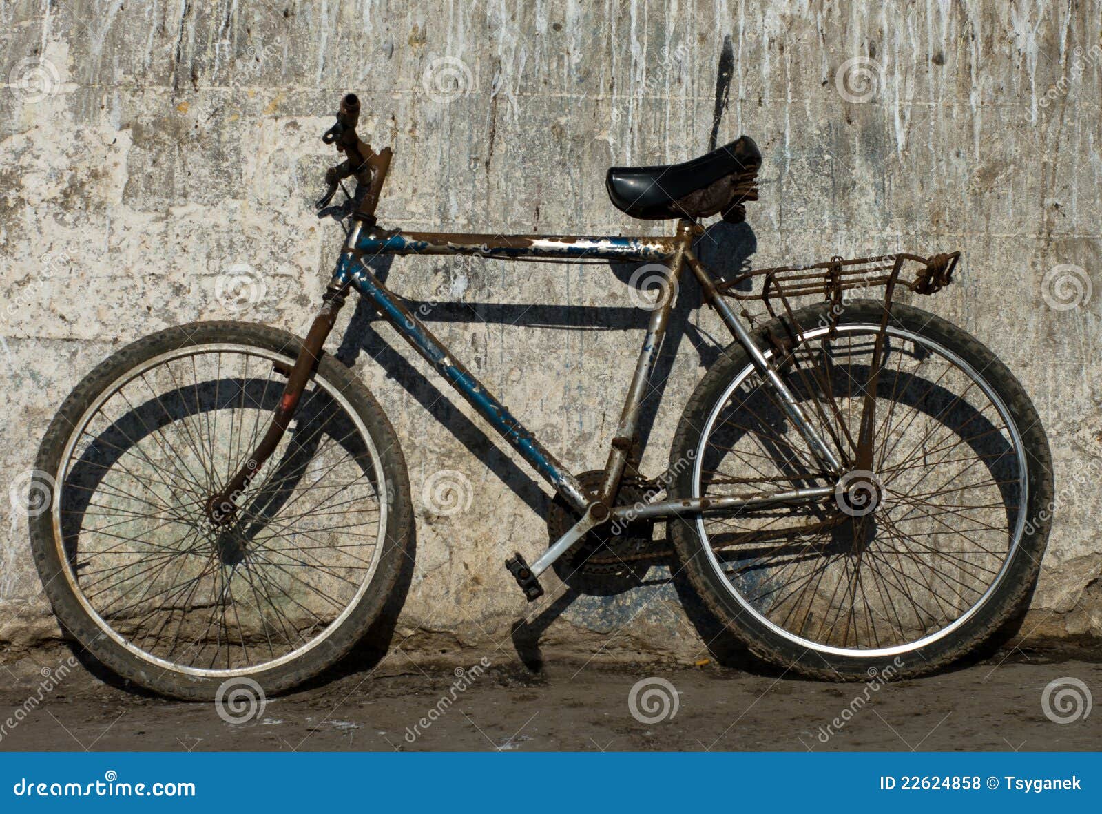 Old Rusty Bike Near the Wall Stock Photo - Image of wheel, otutdoor ...