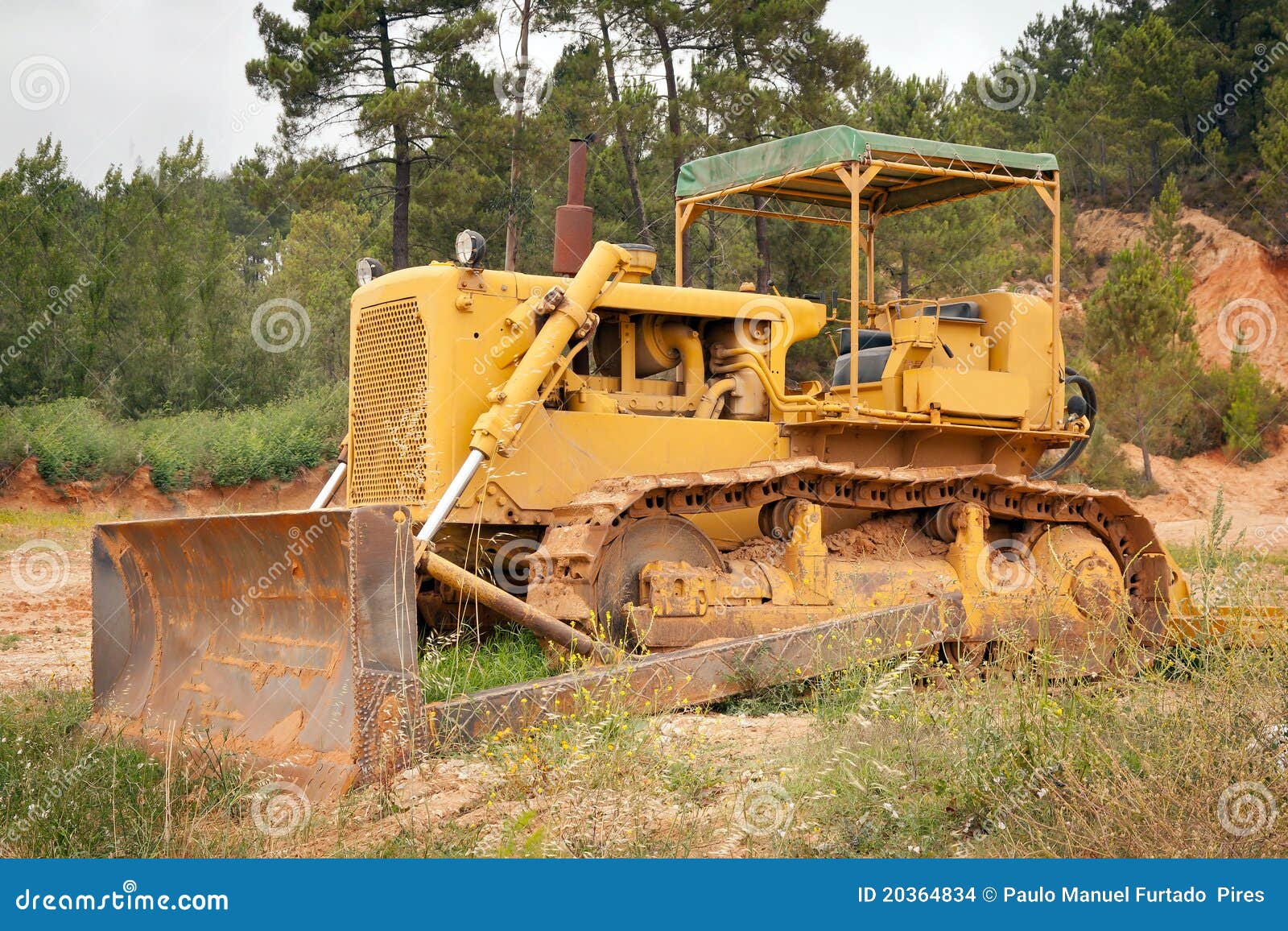 Old Rusty Bulldozer Stock Images - Image: 20364834