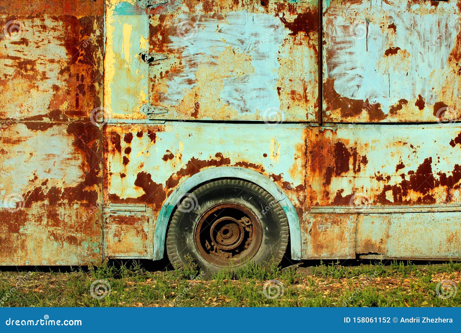 Old Rusty Bus on Green Grass Stock Photo - Image of steel, motor: 158061152