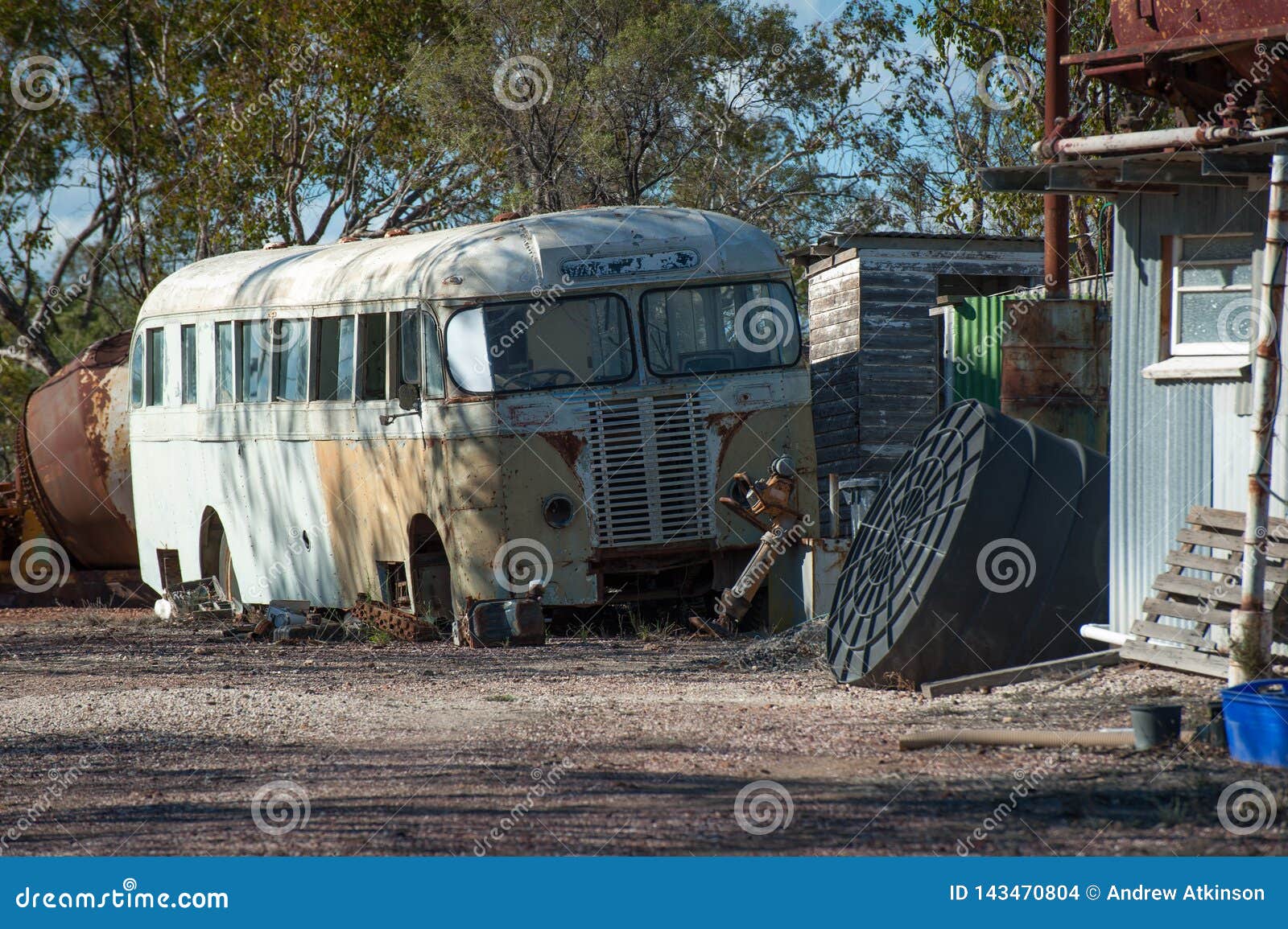 Old Rusty Bus at Lightning Ridge Opal Mining Town Editorial Stock Image ...