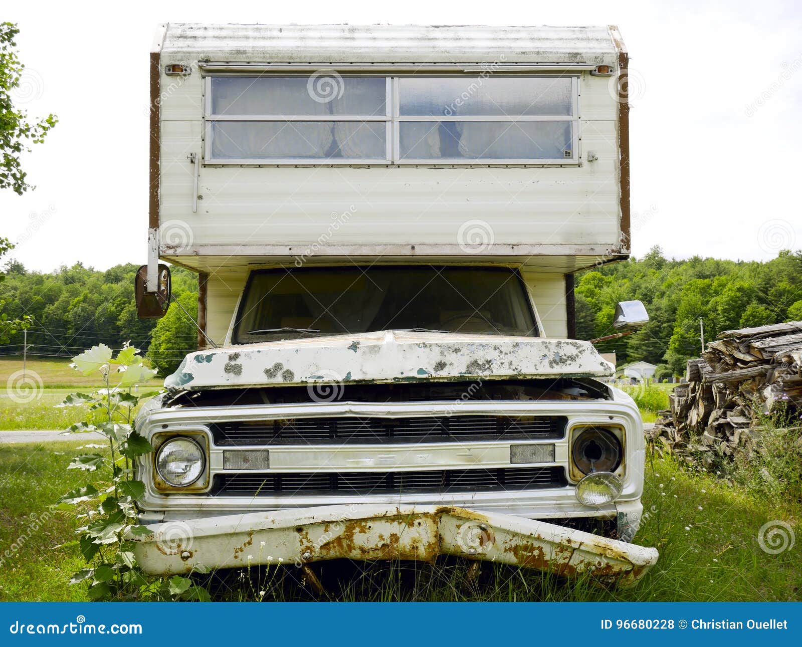 Old rusty camper stock photo. Image of automotive, aged - 96680228