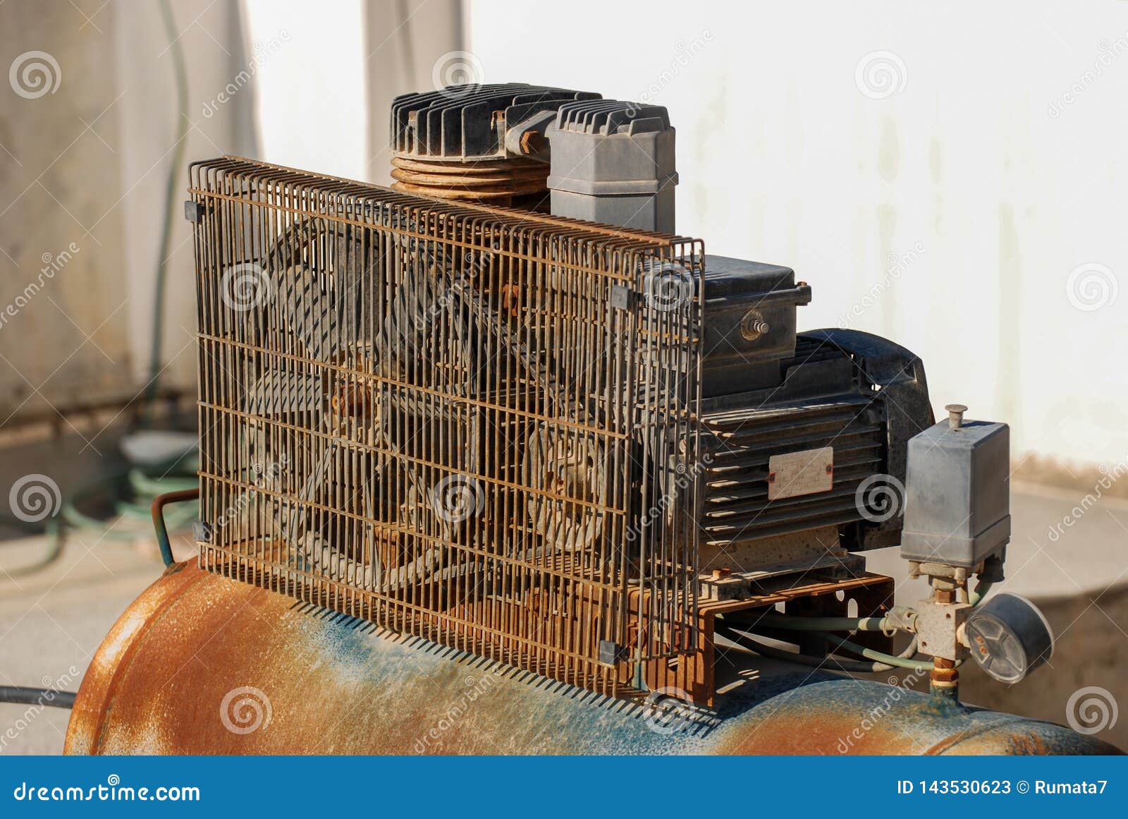 Screw Compressor With Motor For Efficiency In High-performance Liquid ...