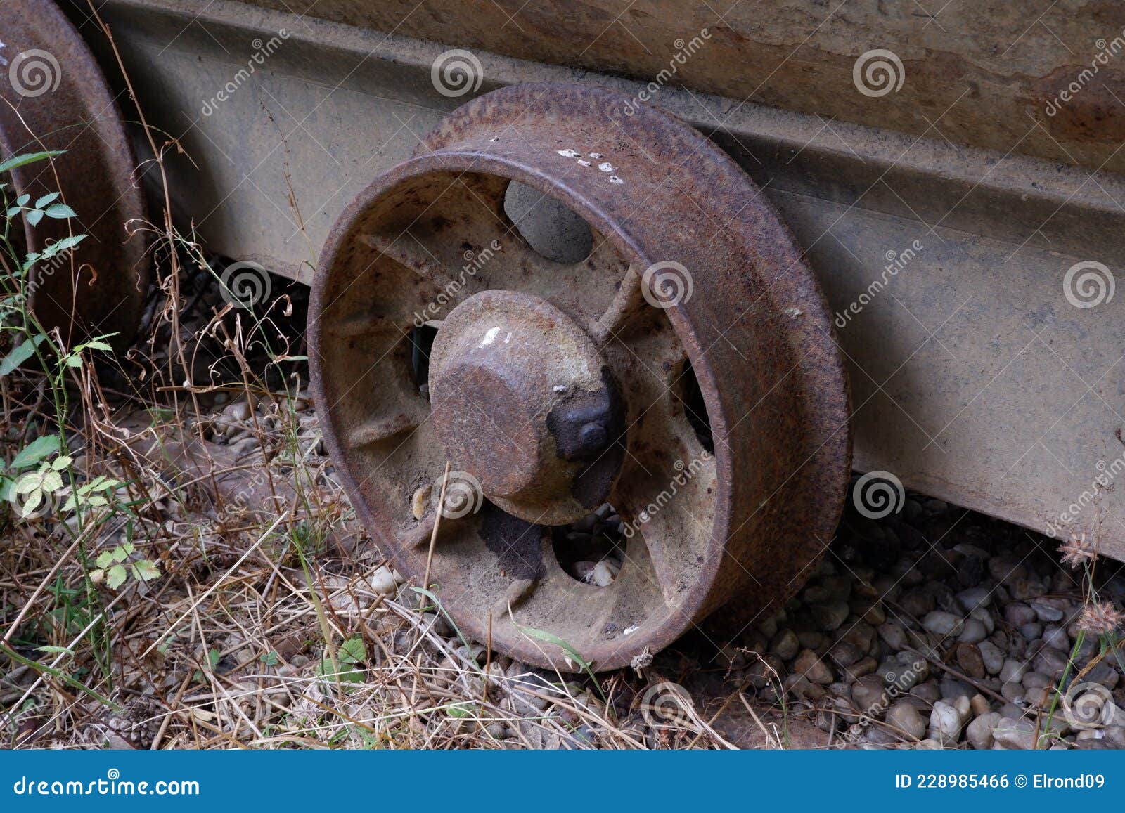 Old Rusty Damaged Wagon Wheel Stock Photo - Image of technology, cart ...