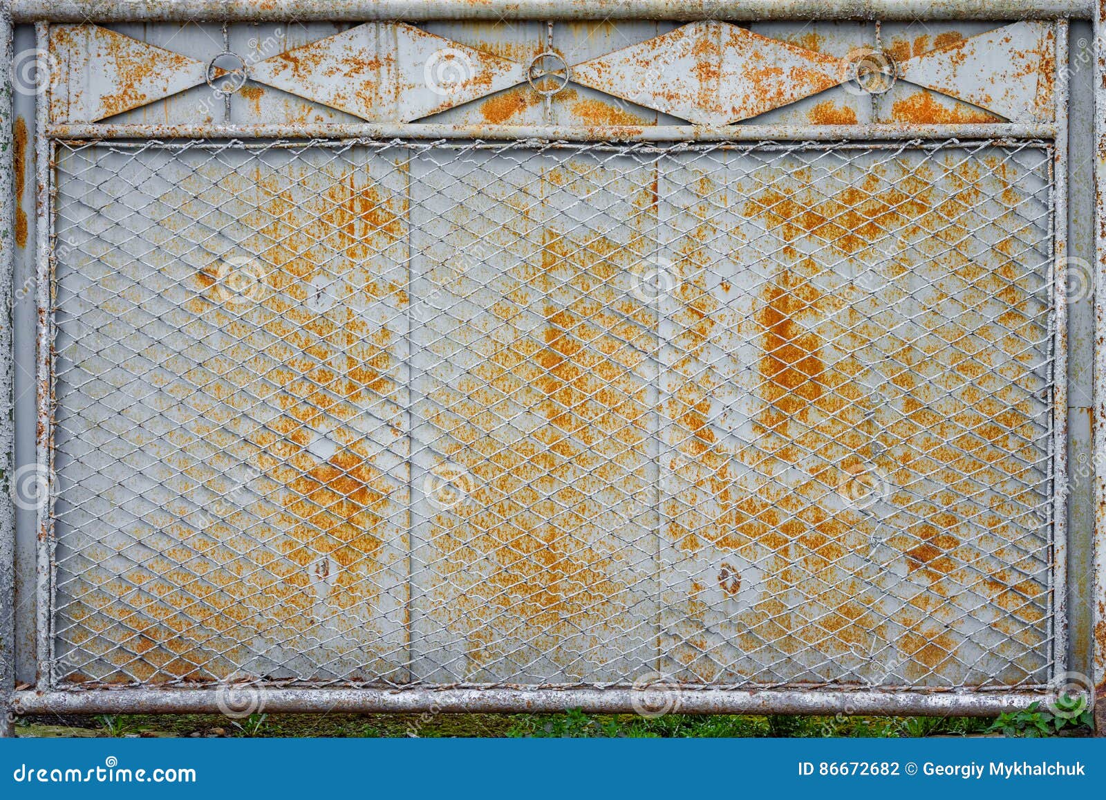 Old rusty fence metal mesh stock photo. Image of brown - 86672682
