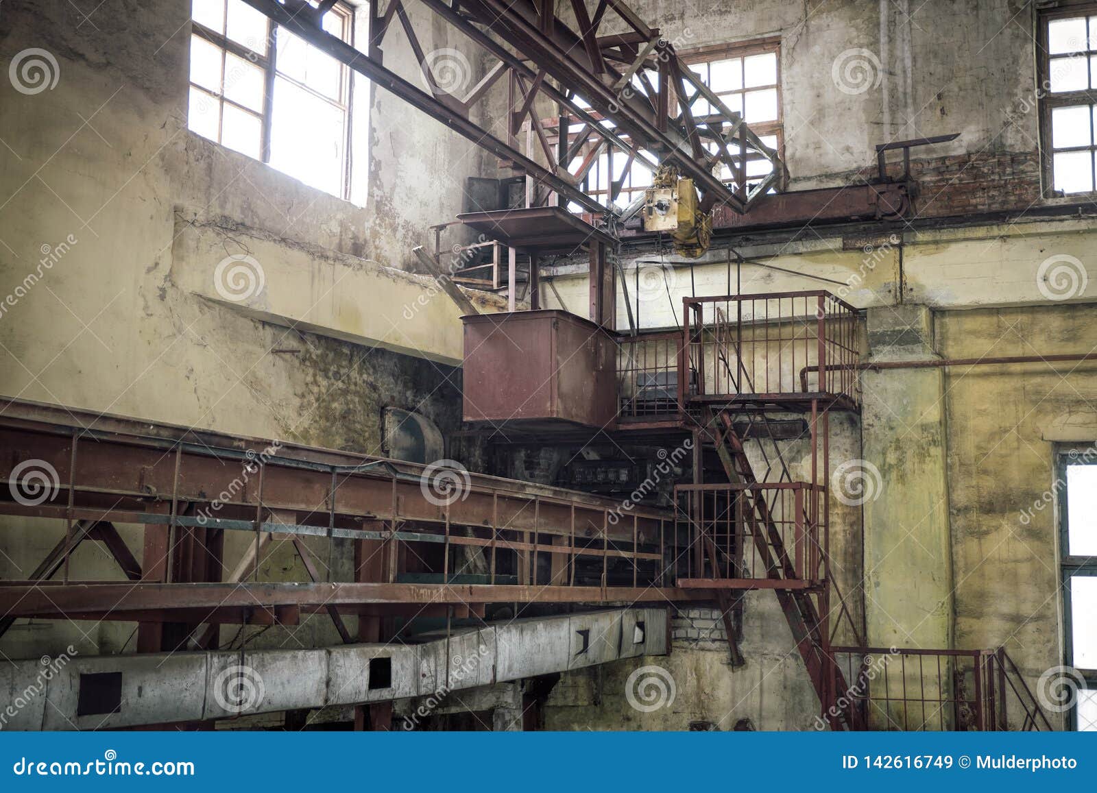 Old Rusty Gantry Crane in Abandoned Factory Stock Image - Image of ...