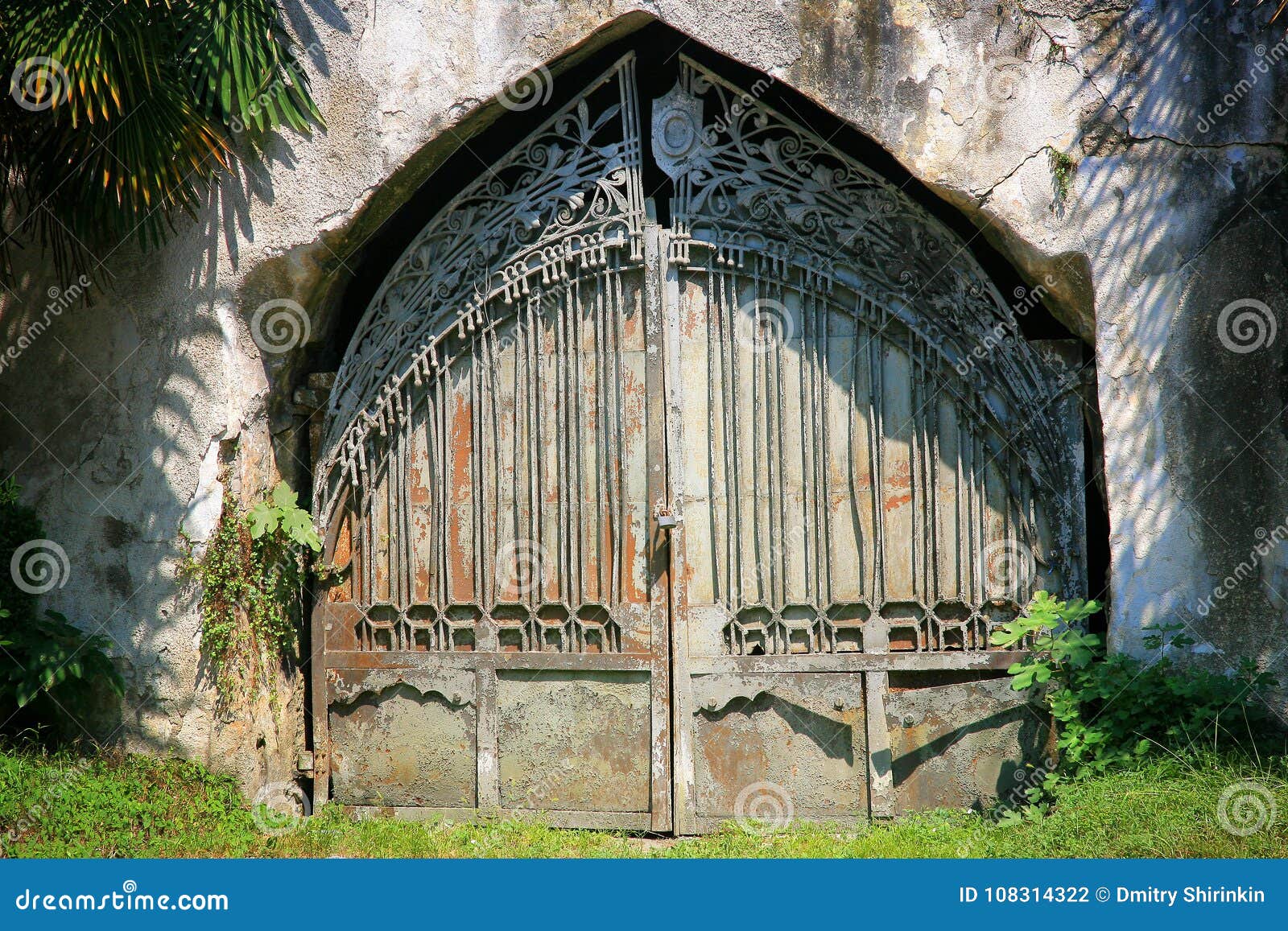 Old rusty gate stock photo. Image of house, dark, beautiful - 108314322