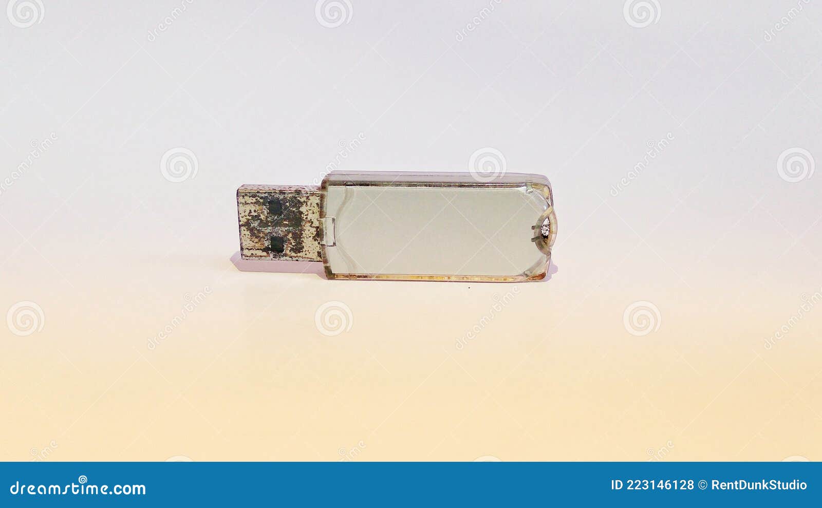 Old Rusty 1Gb USB Flash Drive Stock Photo - Image of rusty, necklace ...