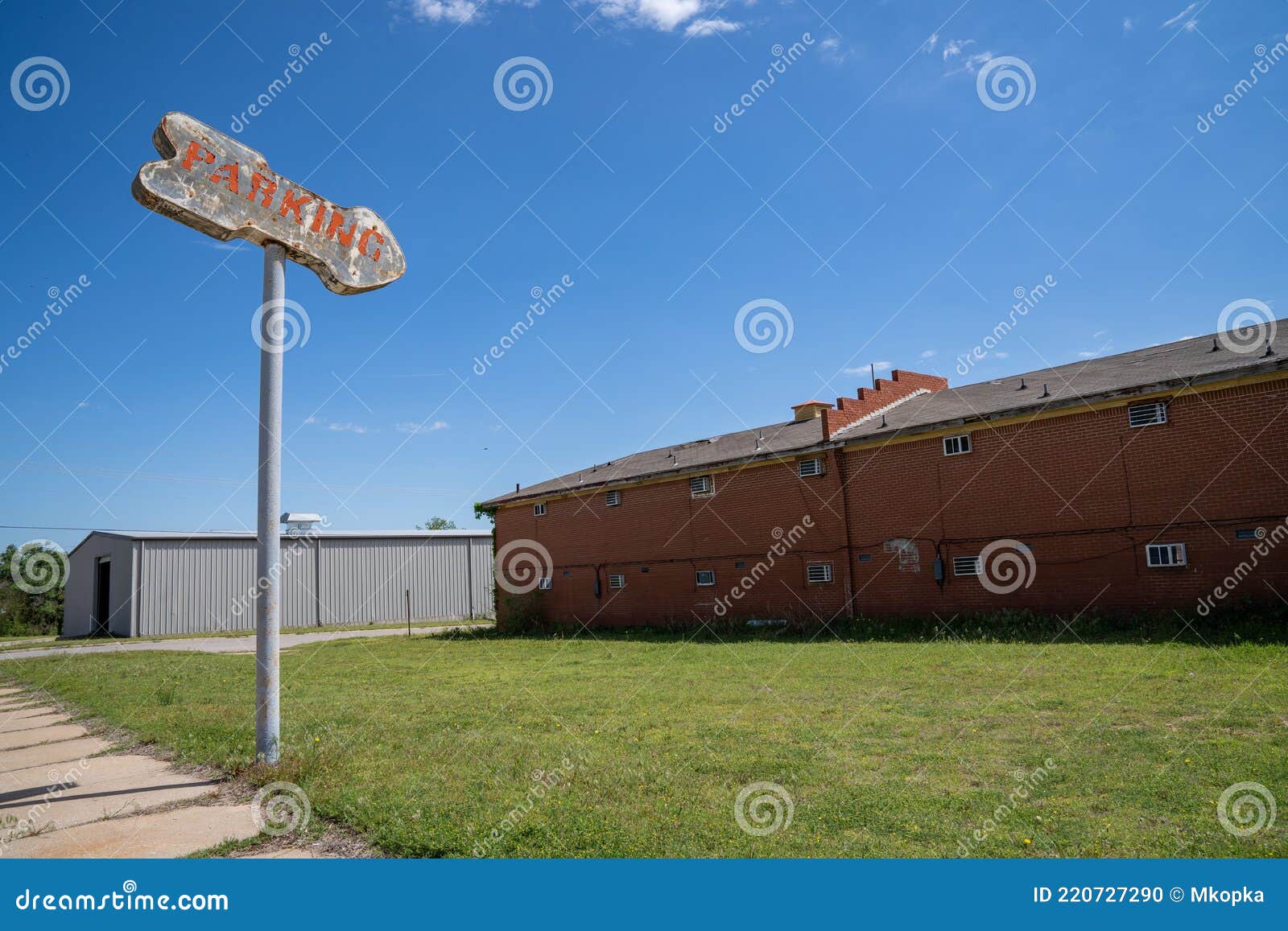 Old Rusty Generic Parking Sign with an Arrow Points To a Grassy Field ...