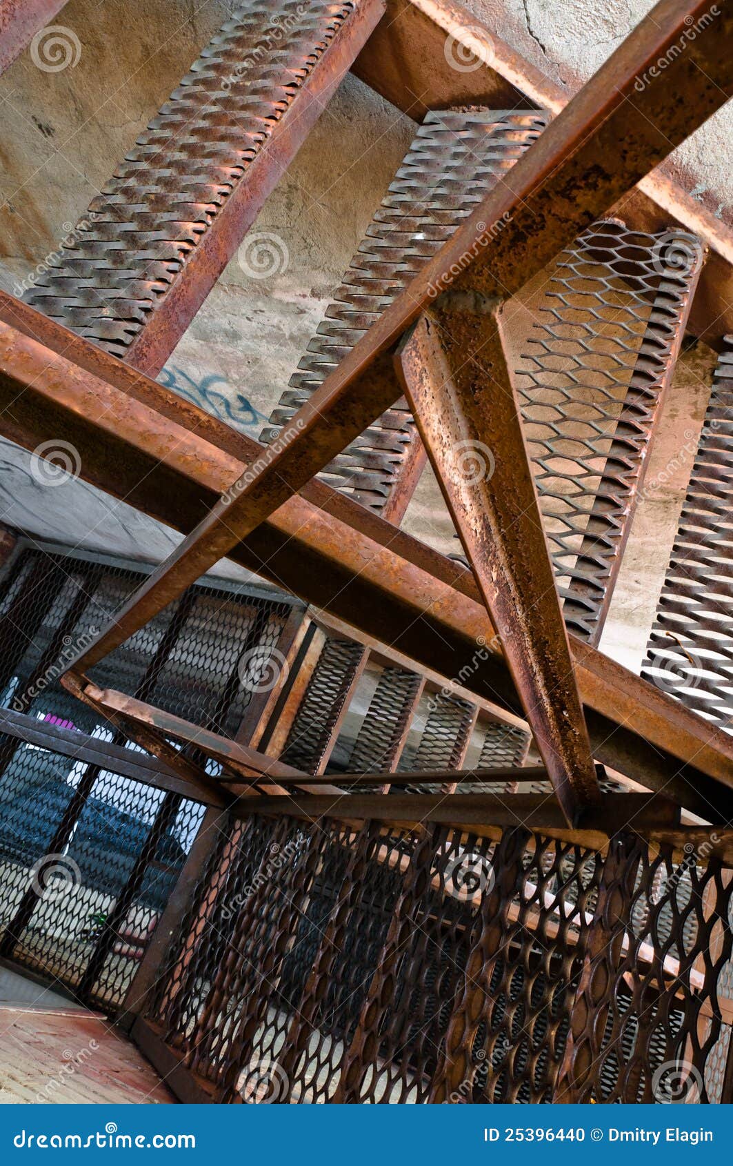 Rusty Ladder On Silo Stock Photography | CartoonDealer.com #40749986