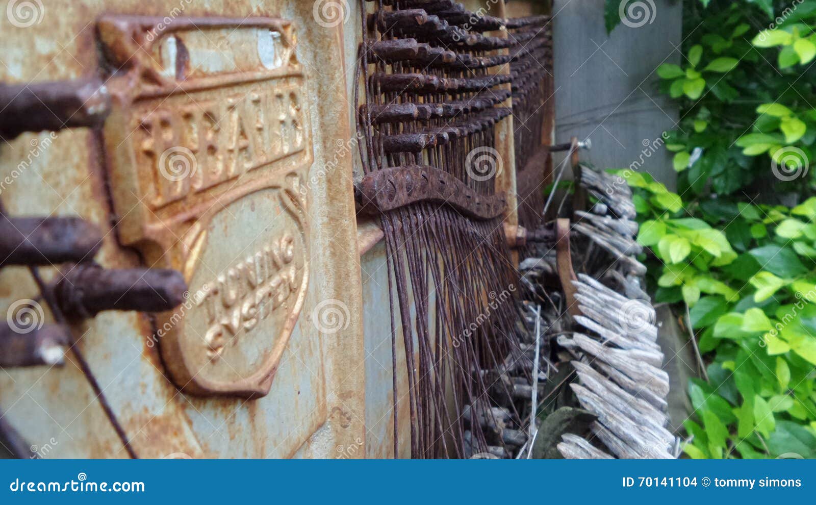 Old Rusty Left To Rot Piano Garden Feature Stock Photo - Image of rusty ...