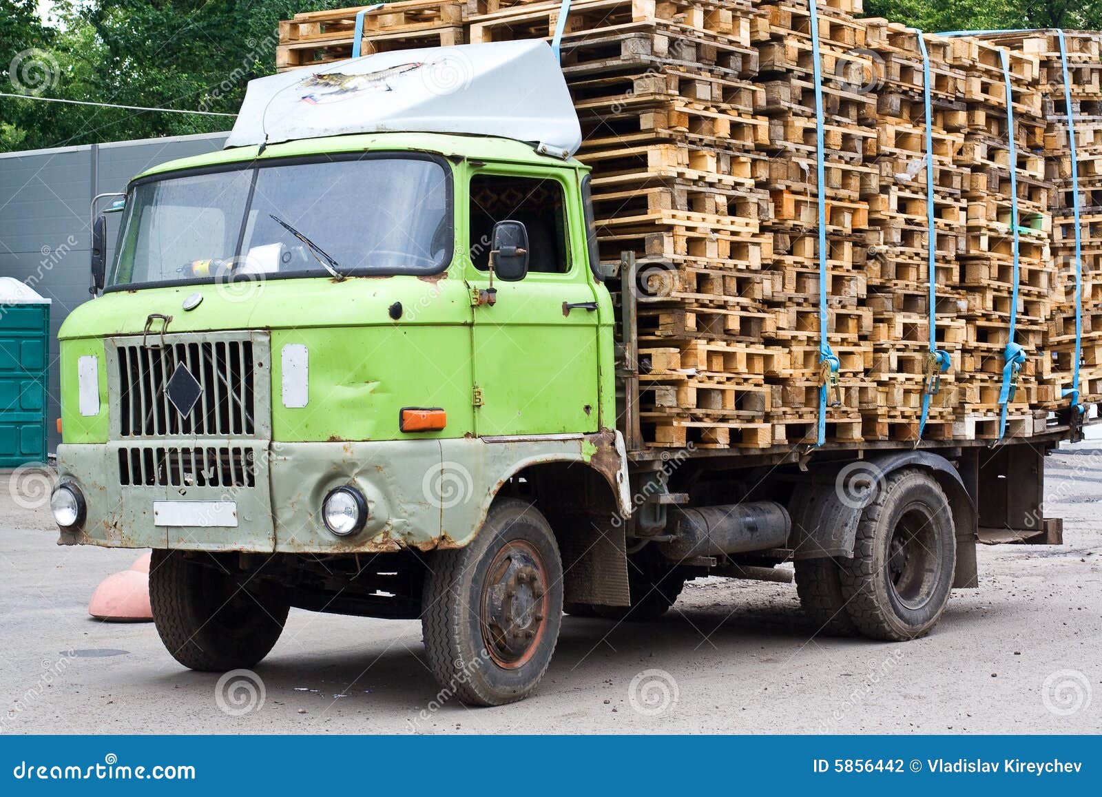 Old Rusty Lorry with Pallets Stock Photo - Image of packing, load: 5856442