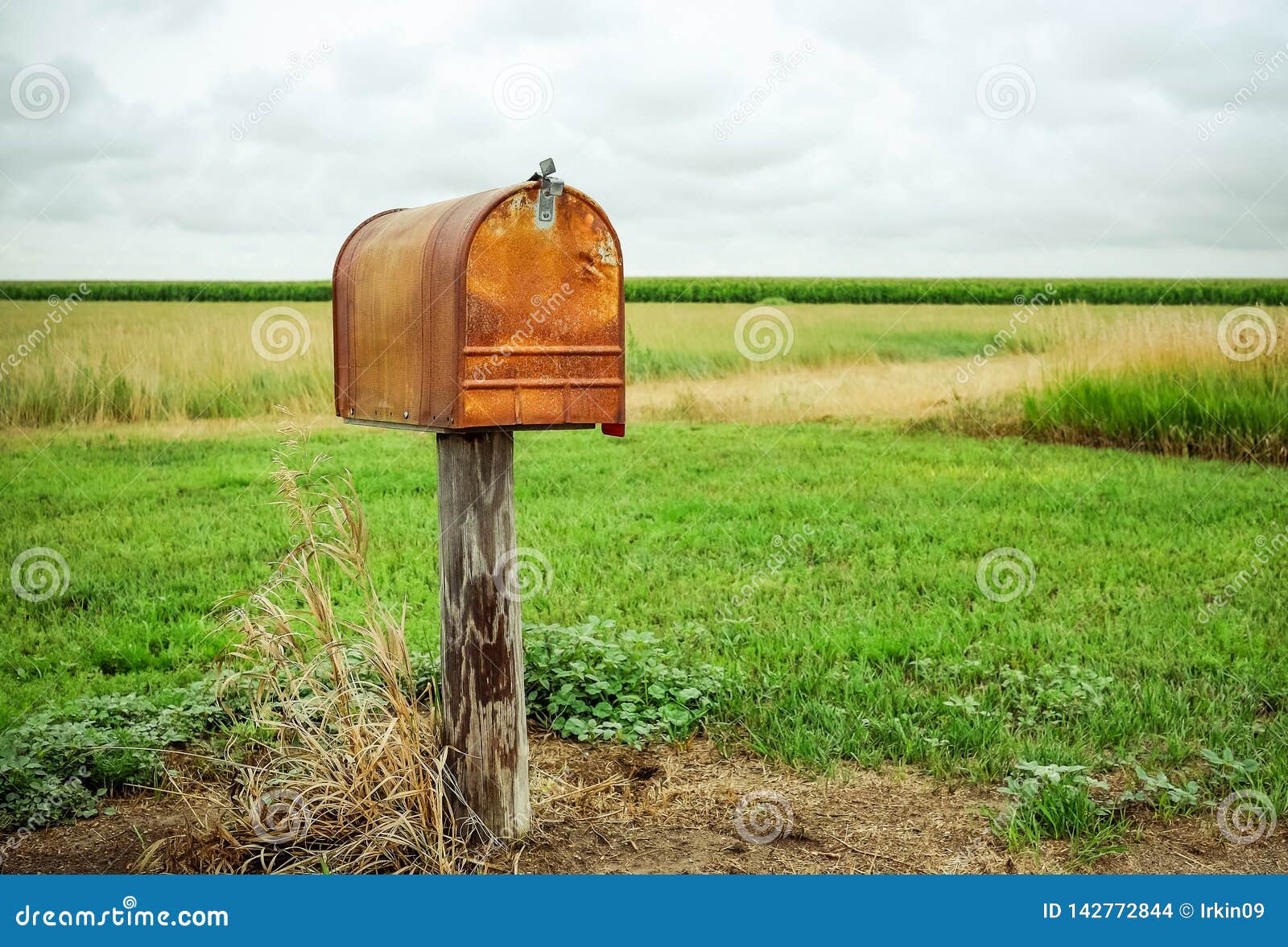 An Old Rusty Mailbox in a Field. Stock Photo - Image of destination ...