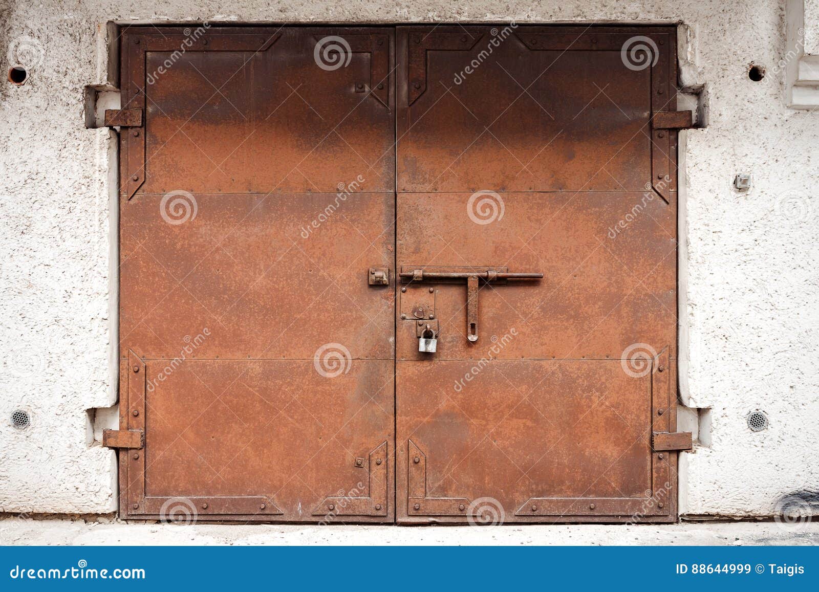 Old rusty metal gate stock image. Image of gate, cracked - 88644999