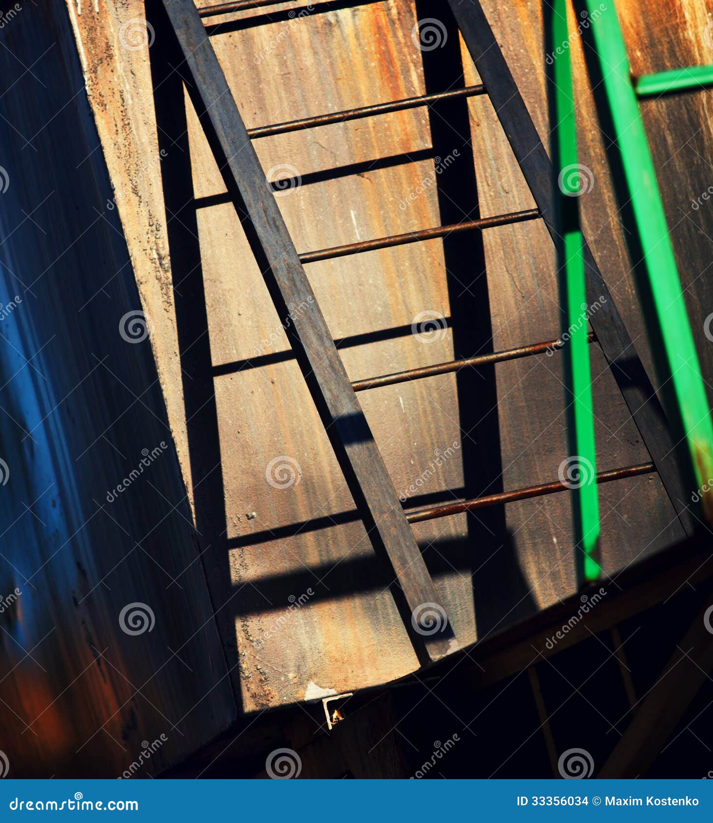 Old rusty metal ladder stock photo. Image of oxidation - 33356034