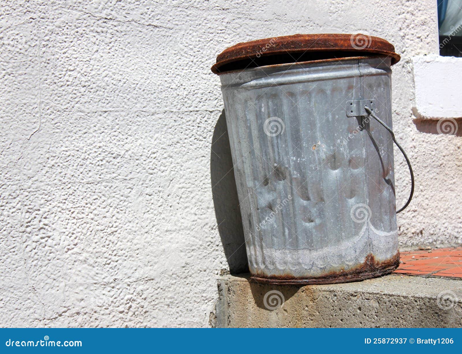 Old rusty metal trash can stock image. Image of remains - 25872937