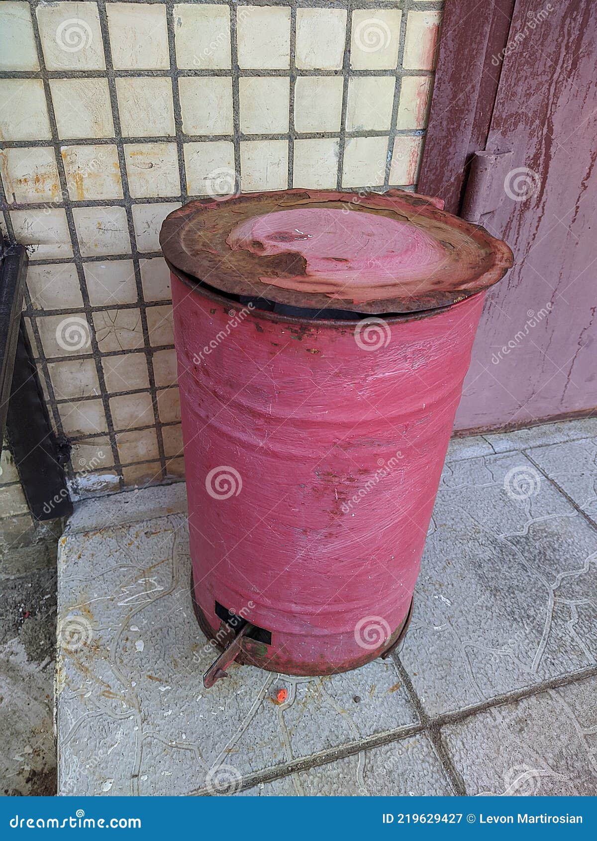 Old Rusty and Metal Waste Bin with Foot Pedal Stock Image - Image of ...