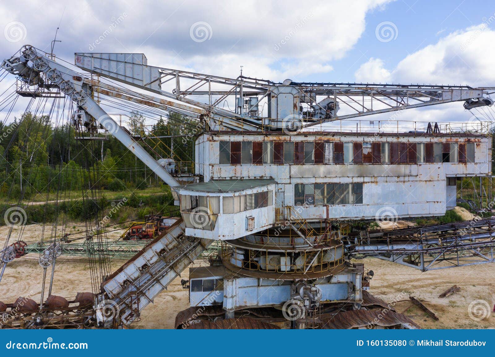 Old Rusty Multi Bucket Excavator, Giant Stacker, Absetzer in Sandy ...