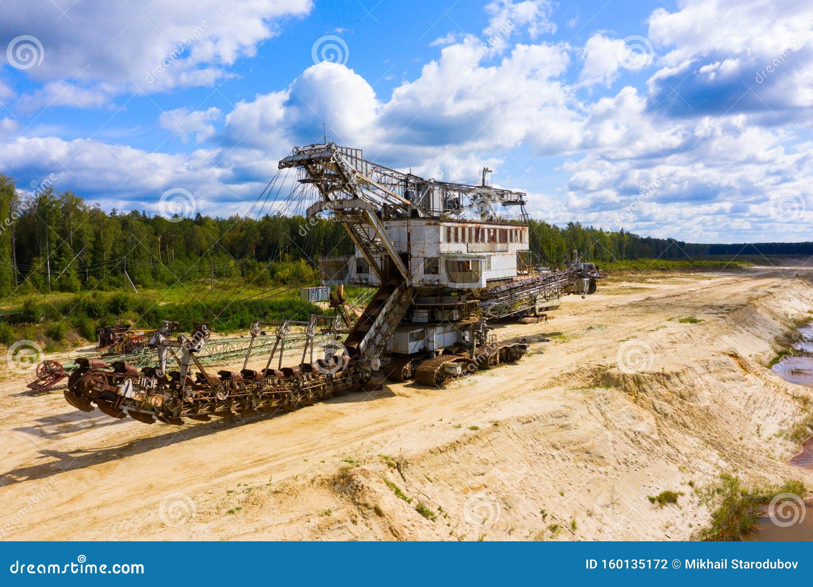 Old Rusty Multi Bucket Excavator, Giant Stacker, Absetzer in Sandy ...