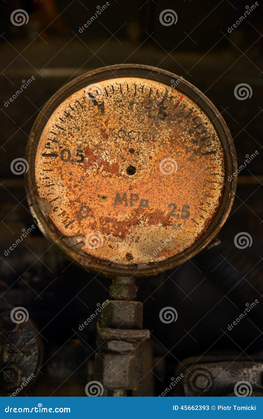 Old, rusty pressure gauge stock image. Image of needle - 45662393