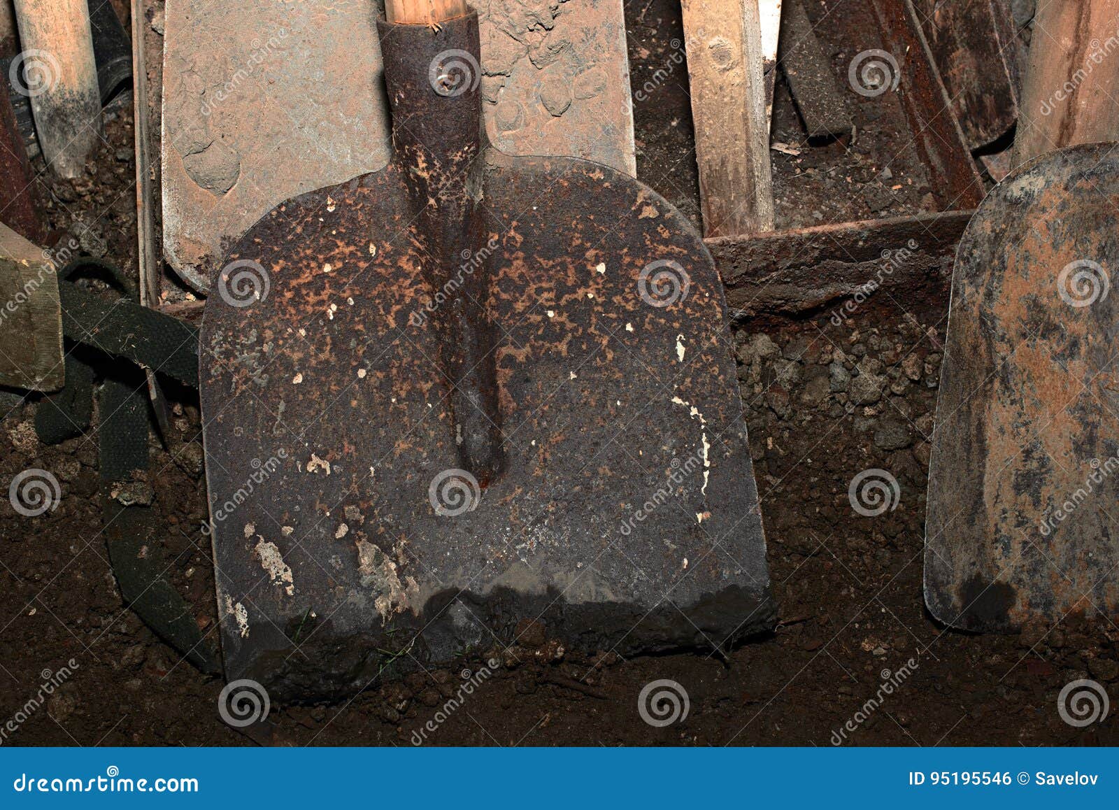 Old rusty spade stock photo. Image of farming, dirty - 95195546