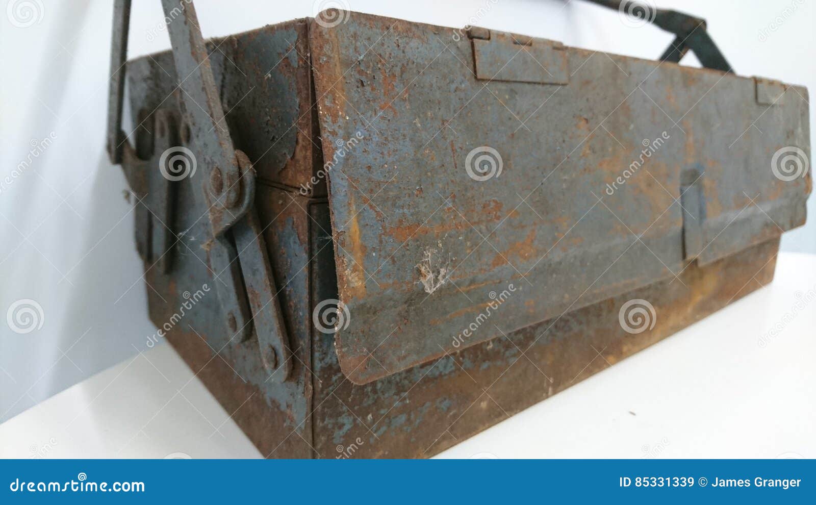 Old rusty toolbox on table stock image. Image of rusty - 85331339