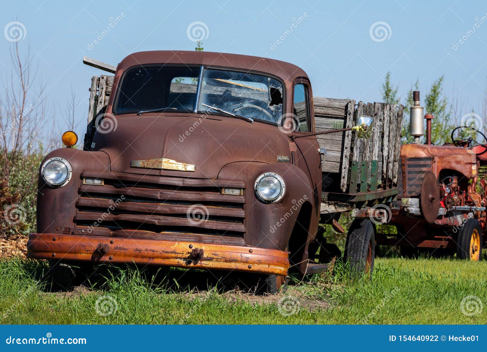 An old rusty truck editorial photography. Image of truck - 154640922