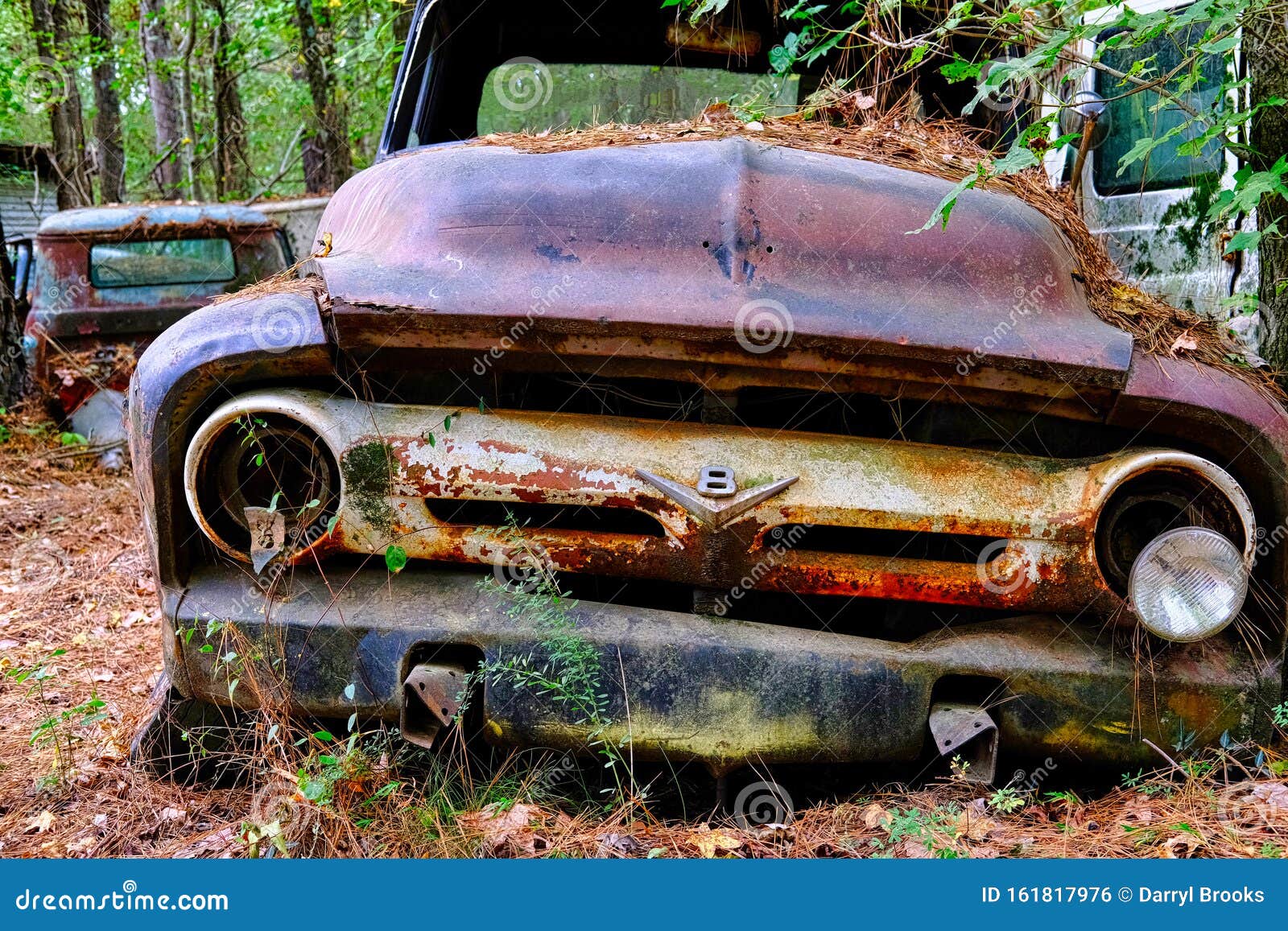 Old Rusty V8 editorial photo. Image of grunge, damaged - 161817976