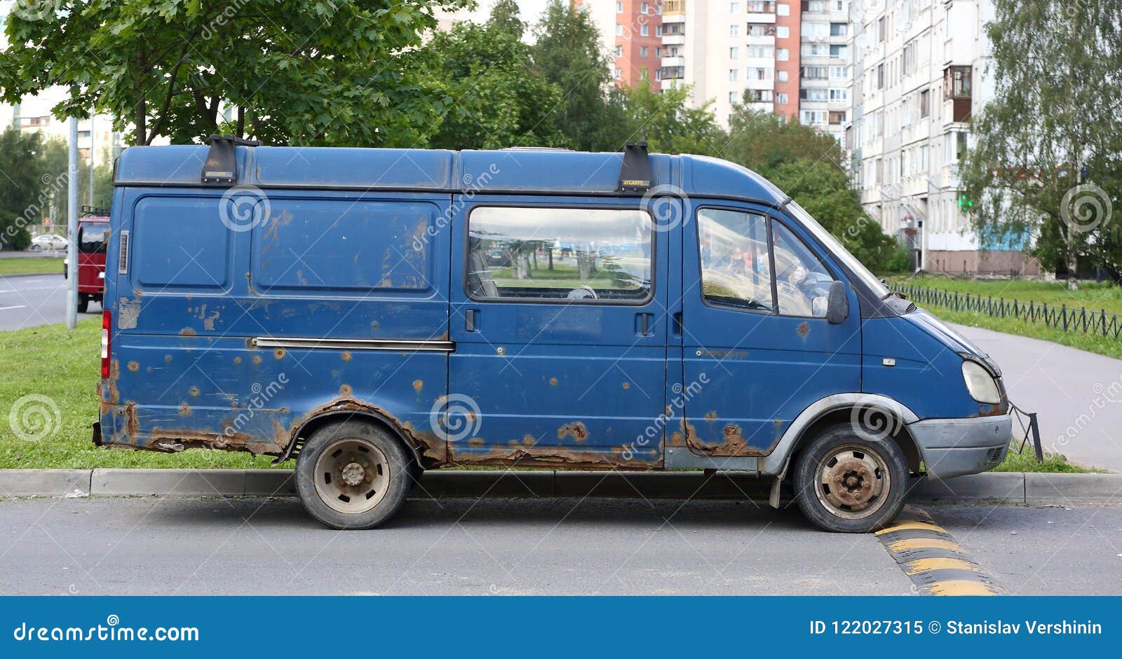 An old rusty van editorial image. Image of rusty, second - 122027315