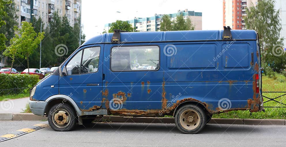 An old rusty van editorial photo. Image of scruffy, ancient - 123830161