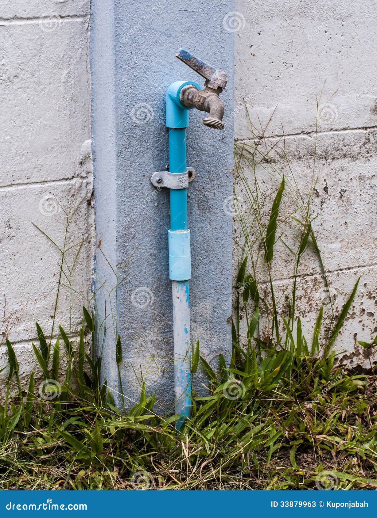 Old rusty water taps stock image. Image of liquid, nature - 33879963