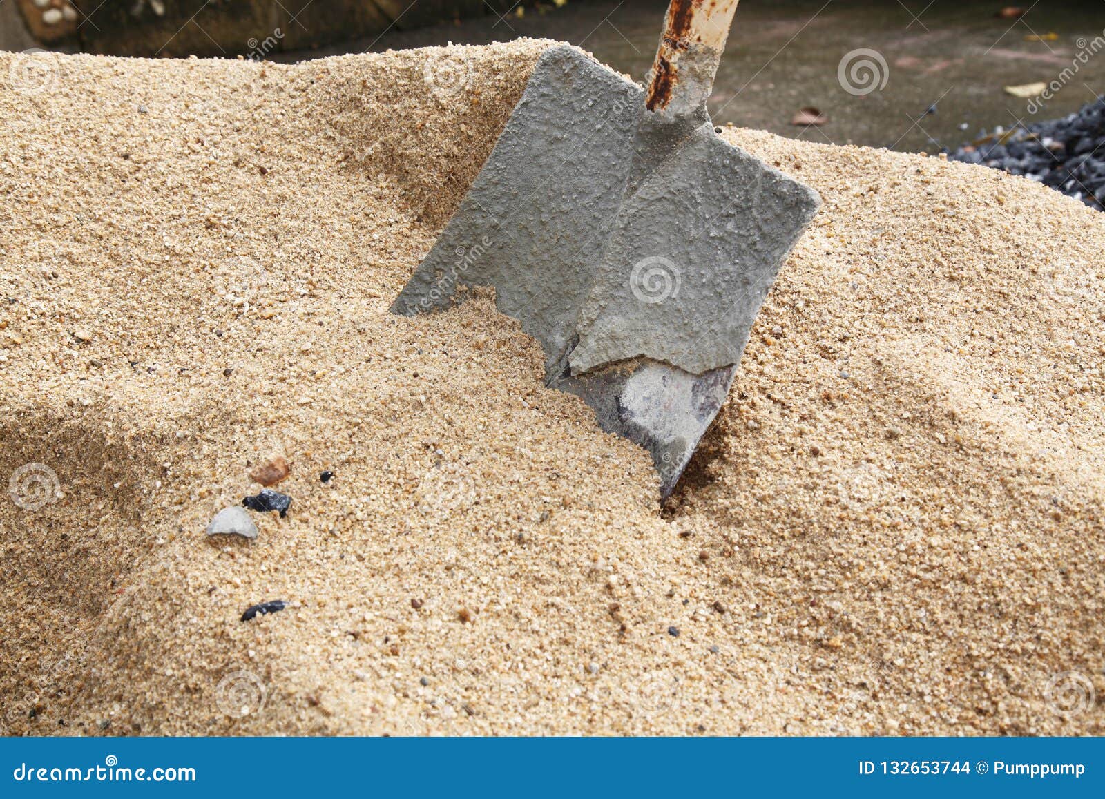 Old sand shovel dig sand. stock photo. Image of breaking - 132653744