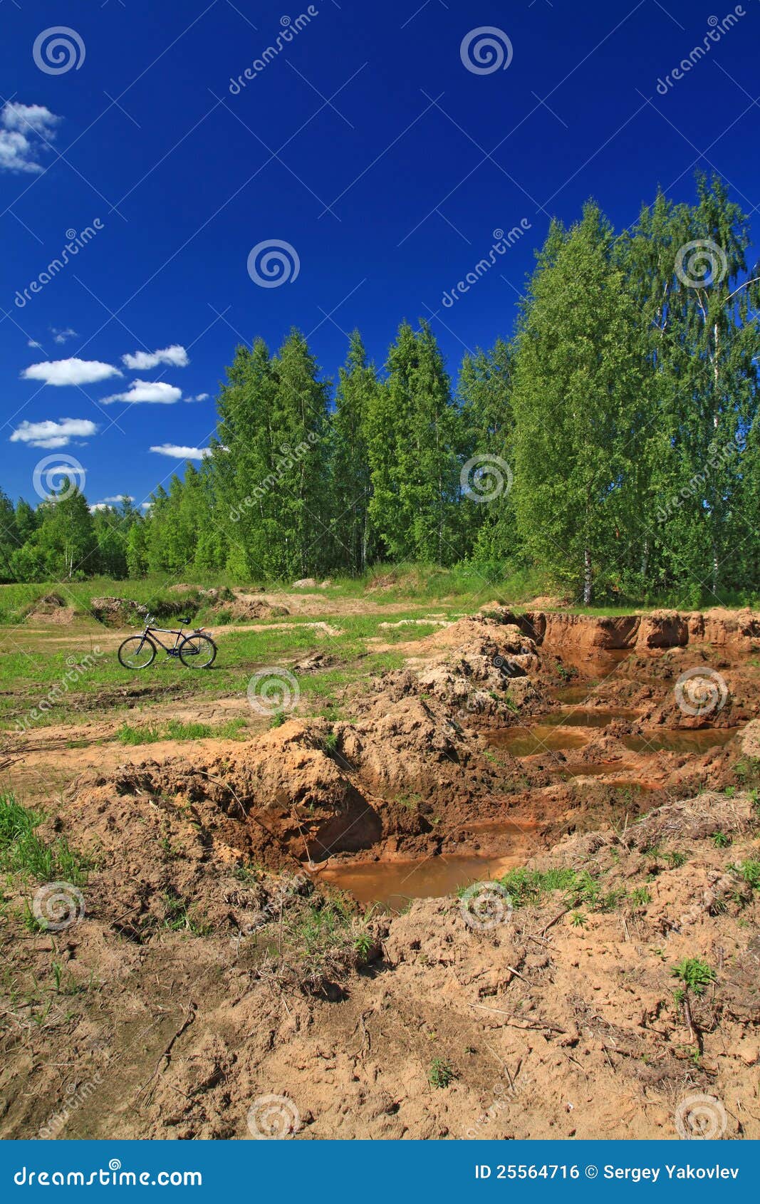 Old sandy quarry stock photo. Image of messy, decompose - 25564716