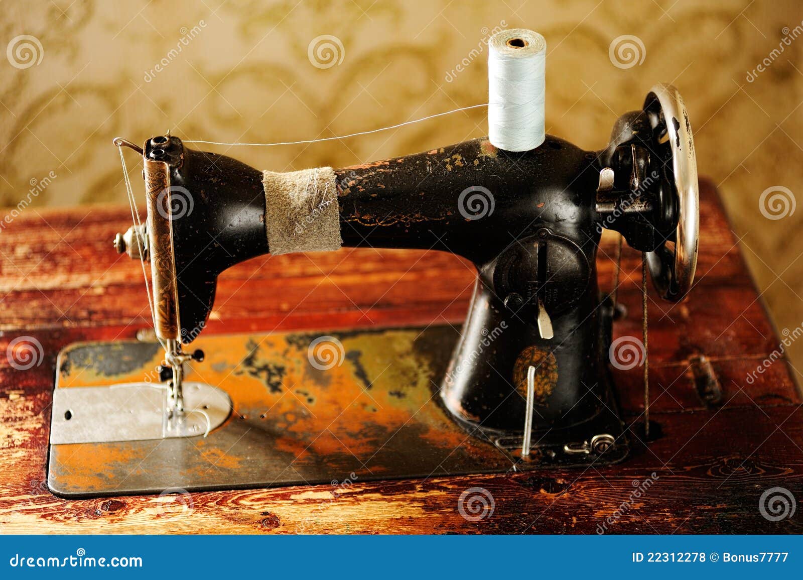 Old sewing machine stock photo. Image of handwork, clothing - 22312278